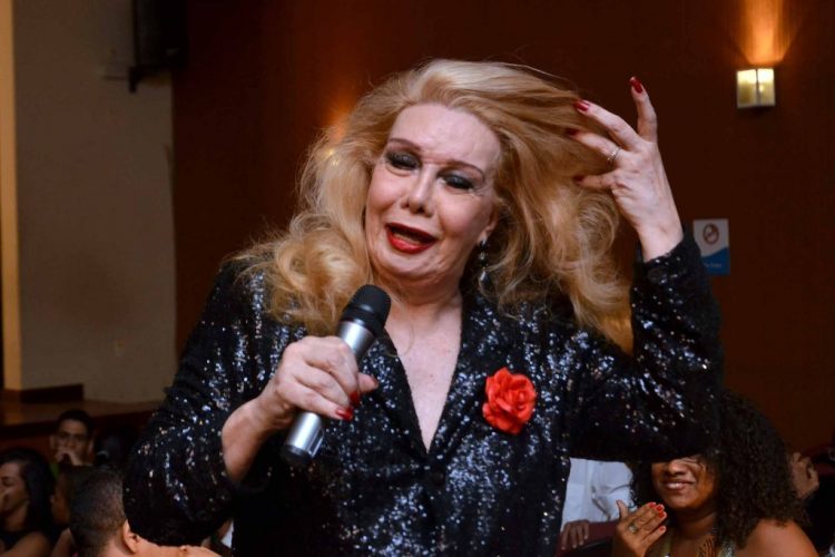 Morre aos 74 anos a atriz Rogéria, que se dizia a travesti da família ...